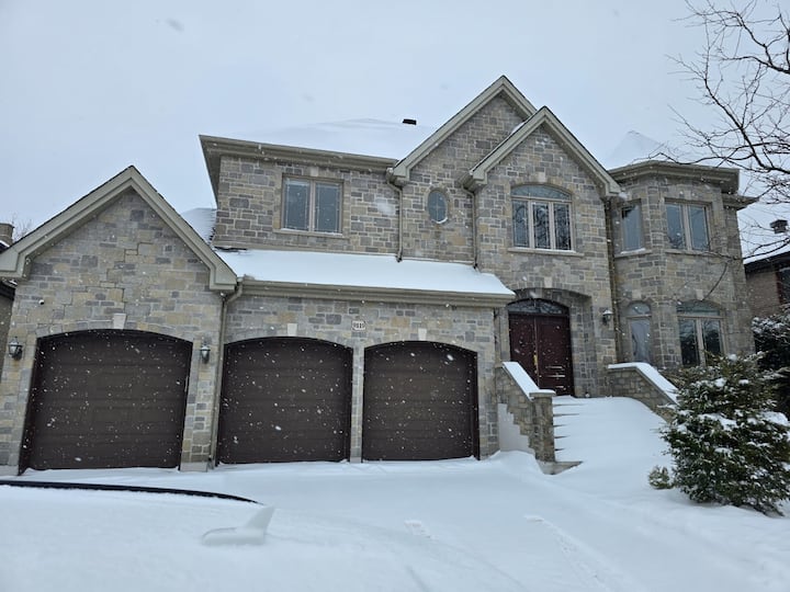 Maison De Luxe A Brossard - Montréal, QC