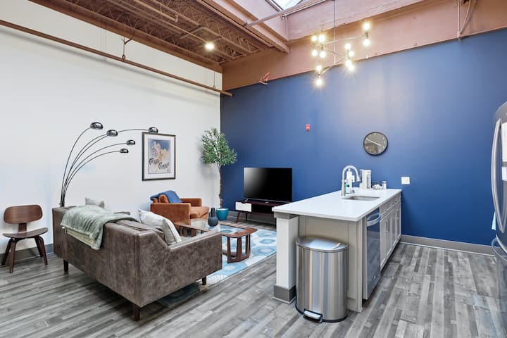 Luxe Cozy Loft • Private Secured Parking, King Bed - Rochester, NY