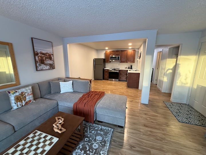 Cozy Modern Apartment In Prime Location - Fairbanks, AK