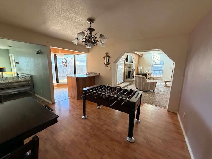 Paisano Retreat: Spacious 5-bed West Texas Haven - Fort Stockton, TX
