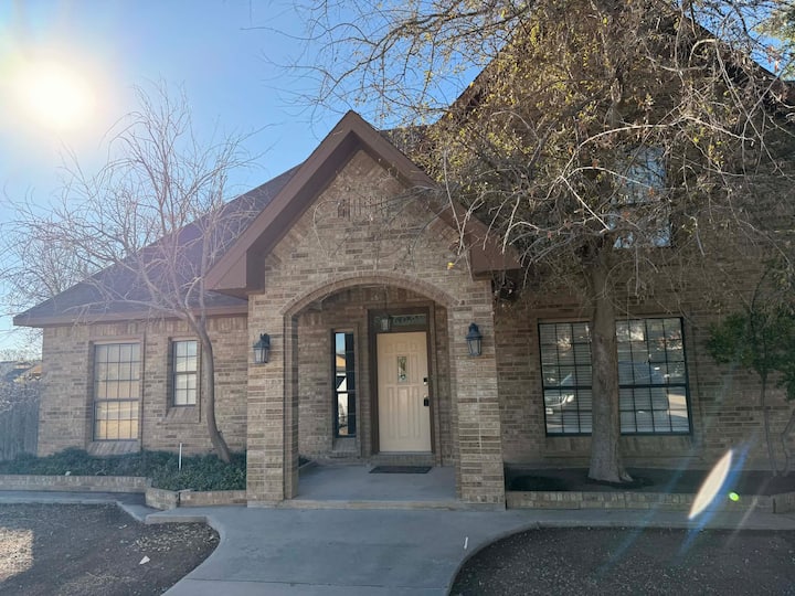 Paisano Retreat: Spacious 6-bed West Texas Haven - Fort Stockton, TX