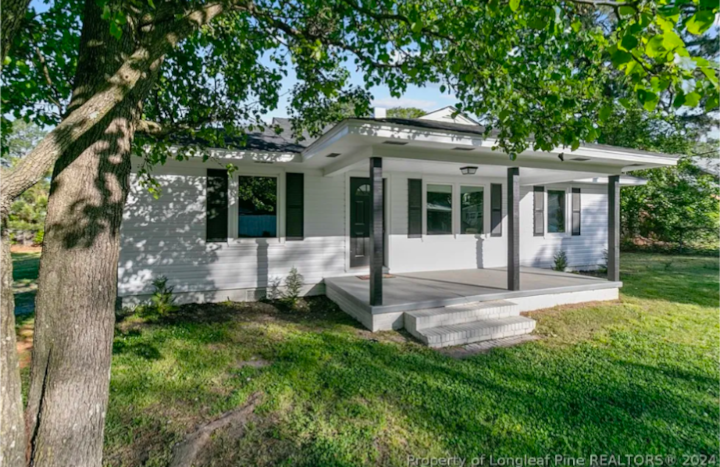 The Bee Hive | Cozy Selma Near I-95 & Downtown - Smithfield, NC