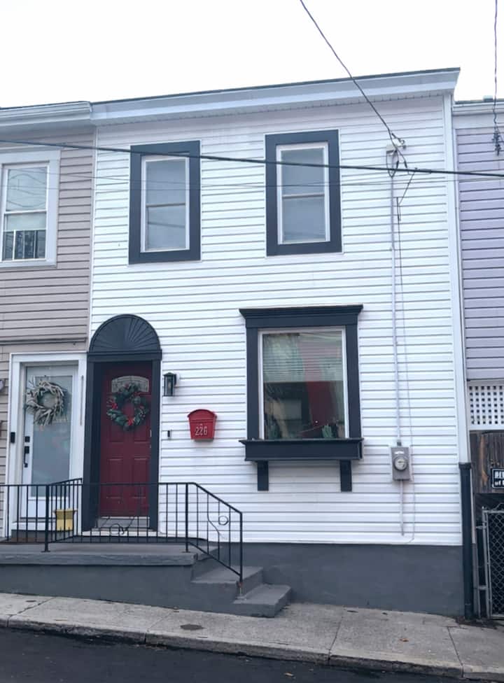 Modern Lawrenceville Home + Dedicated Parking - Pittsburgh, PA