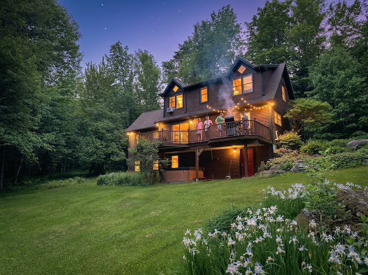 Stowe Hollow Retreat - Hot Tub & Pet Friendly! - Stowe, VT