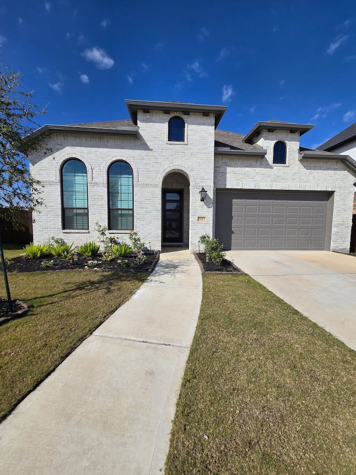 Spacious Lakeview Home Near Houston - Sandy Point, TX