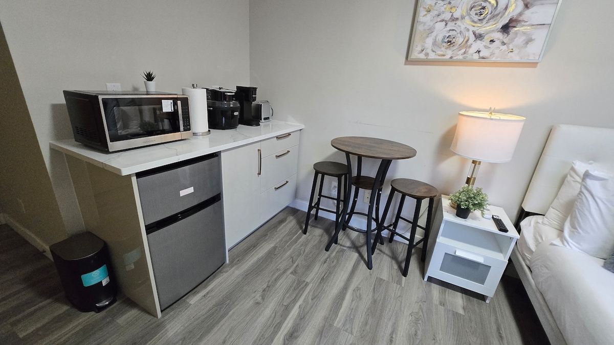 Spectacular Mountain View Queen BdRoom Kitchenette - Flats for Rent in ...