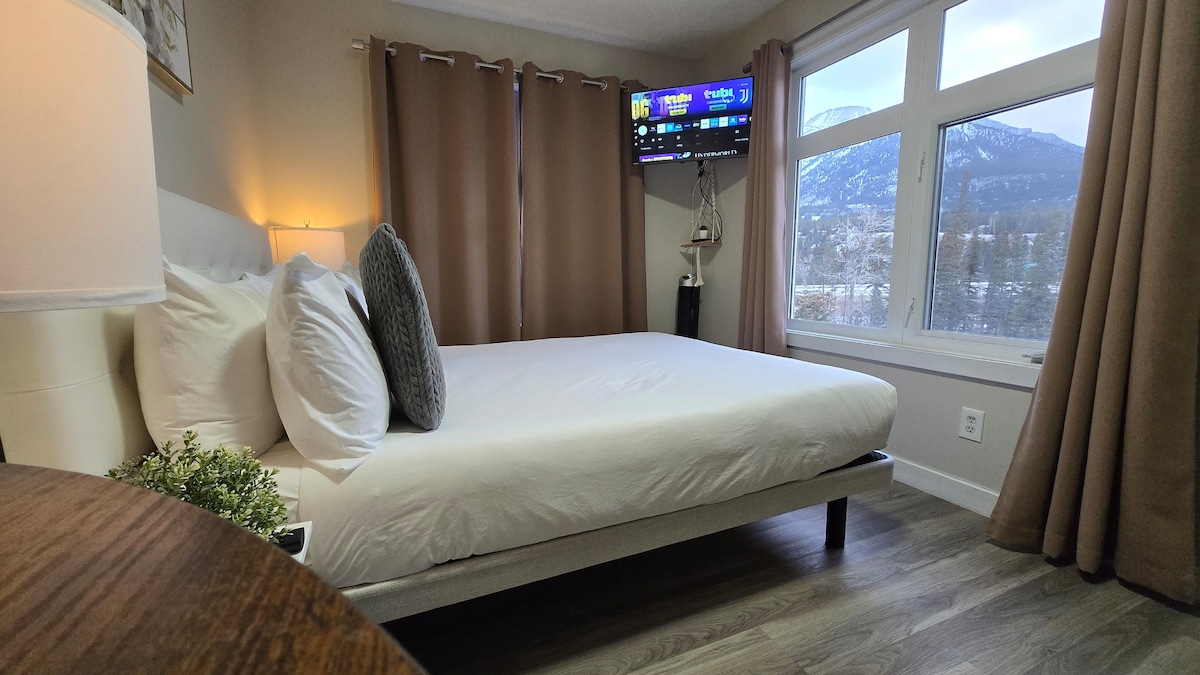 Spectacular Mountain View Queen BdRoom Kitchenette - Flats for Rent in ...