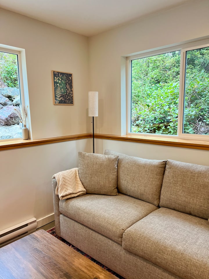 Steller's Jay Suite - 1 Bedroom Suite With Hot Tub - Ucluelet