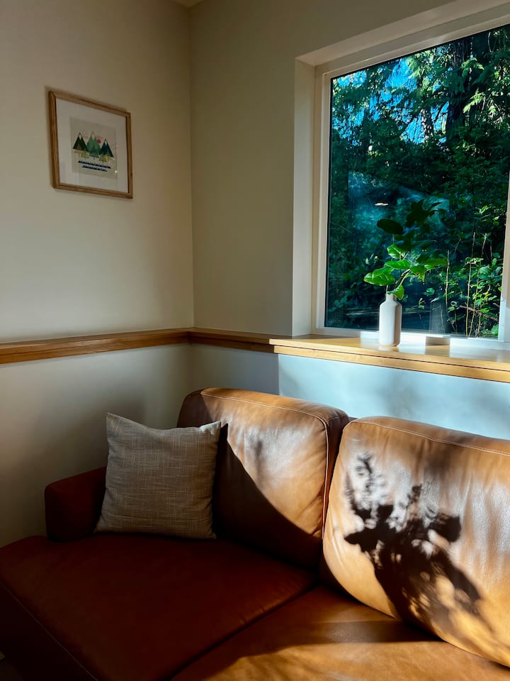 Steller's Jay Suite • New Private One-bedroom Stay - Ucluelet