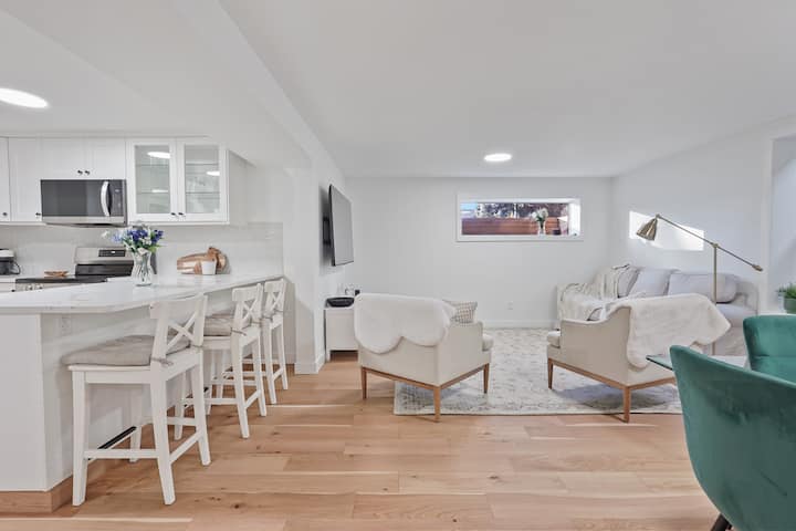 2 Bedroom Basement Suite! Kitchen/bath/laundry! - レスブリッジ