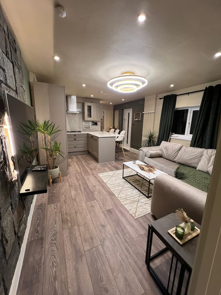 Modernized Detached 2 Bedroom Guest House. - Preston