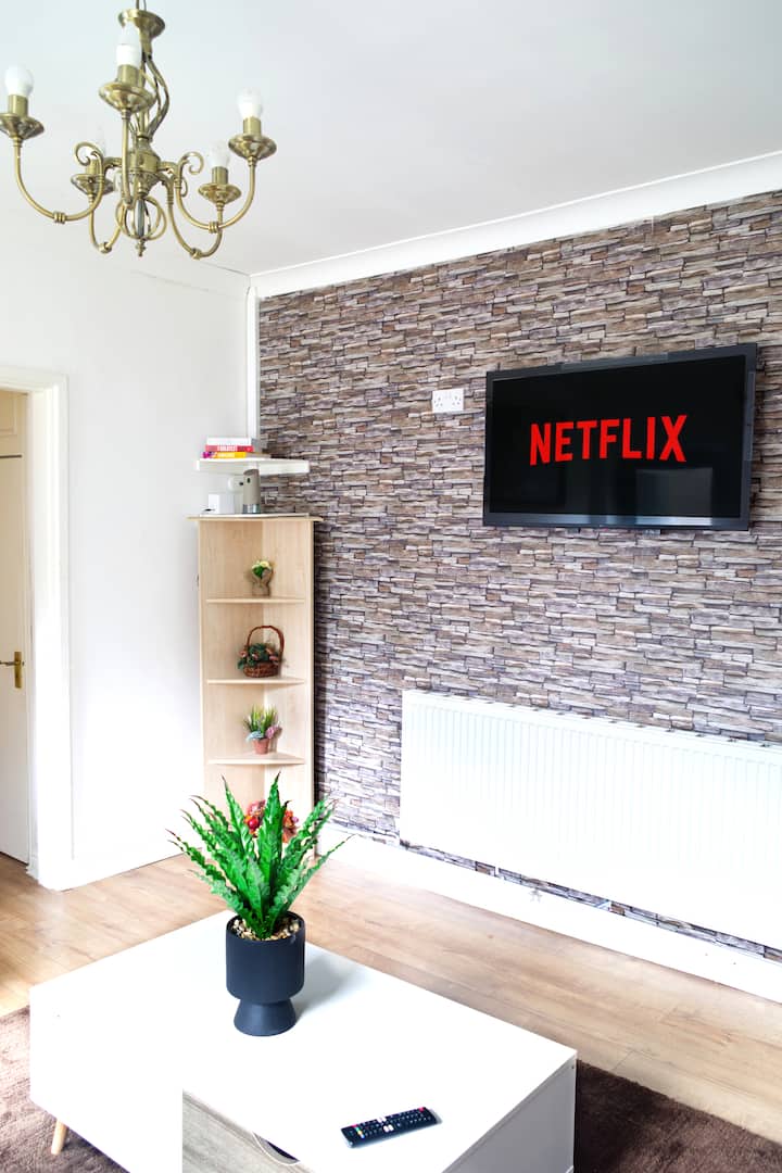 Elegant 5-bedroom Home Nr Wolverhampton Fc Stadium - Wolverhampton