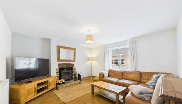 3 Bed Cottage In Rural Village Near Alton Towers - Alton