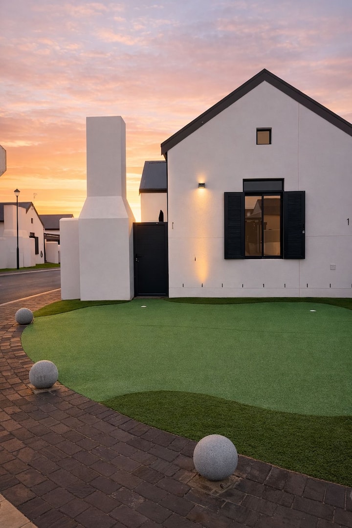 Stylish 2-bed Retreat With Braai & Parking - Langebaan