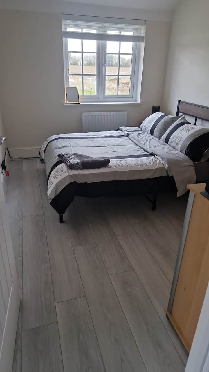 Double Room In Shared House With Shared Bathroom - Ely