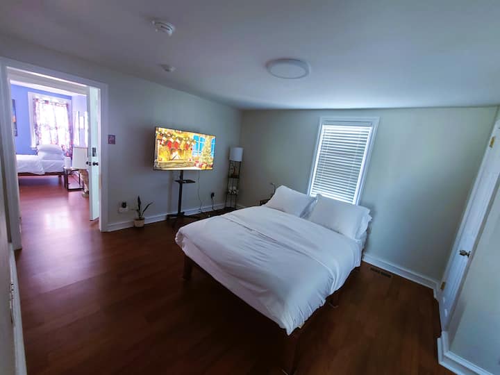 Convenient 2 Br With Private Parking Near Airport - Chester, PA