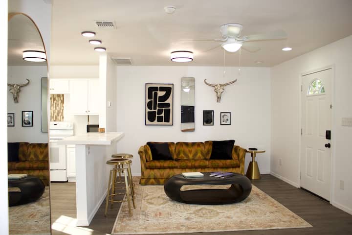 Private 1br House W/backyard, Great Location - San Antonio Aquarium, Leon Valley