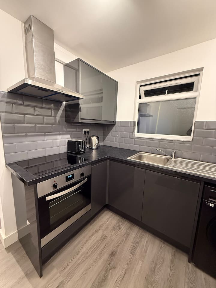 Stylish Park View Studio | Free Parking| Fast Wifi - Hayes