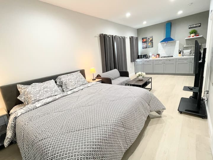 Coastal Modern Studio- 4 Miles From The Beach - Stanton, CA