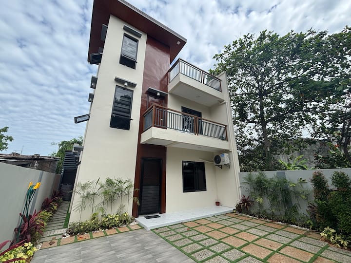 Balikbayan-new 2br + Roof Garden • 5 Beds • Wi-fi - Malolos
