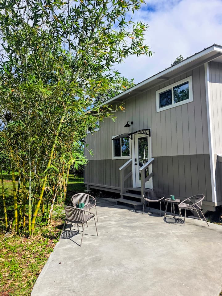 Stay Hale Paka: Curated With Full Kitchen & Bath - Hawaii Volcanoes National Park, HI