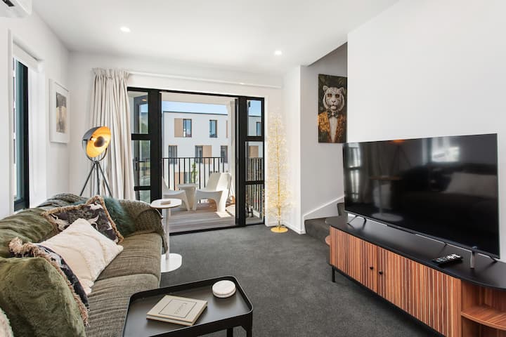 The Pinnacle Of City Living 2 Beds 2 Bths Parking - Christchurch