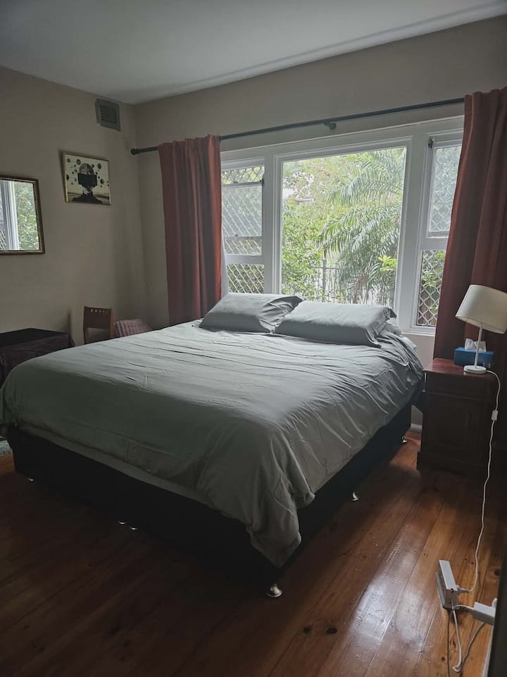 Relaxed Two-bedroom Coastal Home Close To It All - University of Wollongong, Wollongong campus