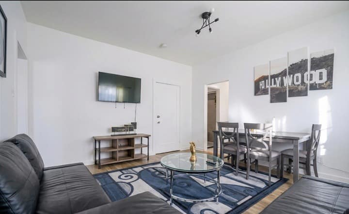 Cozy 3br Retreat W/ Parking Near Studios - Bunker Hill - Los Angeles