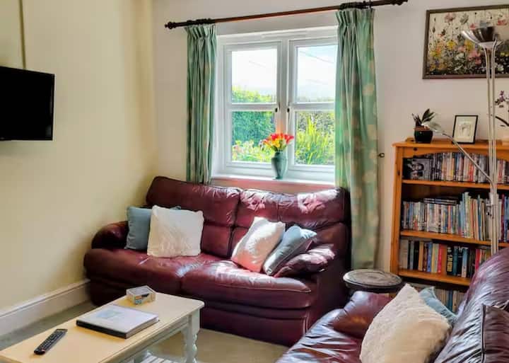 Bude - 2 Bedroom Holiday Home (Honeysuckle) - Bude