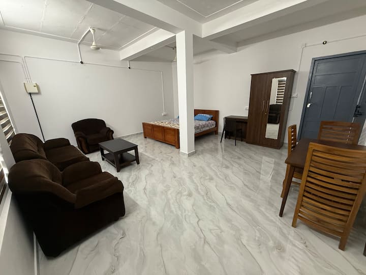 Spacious 400sq.feet King Size Bed Room - Pala