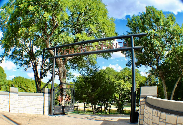 Big Ranch‑style House With Ample Outdoor Space - DeSoto, TX