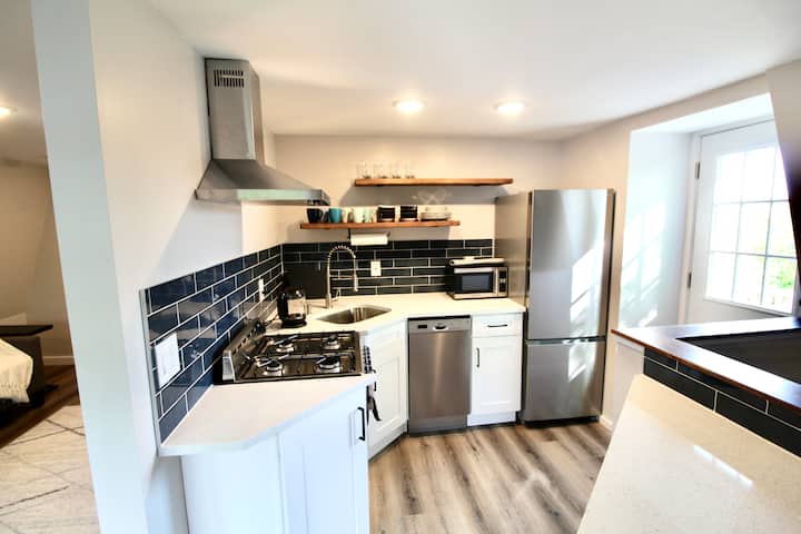 Top Floor Apartment With Manhattan Skyline Views - Belleville, NJ