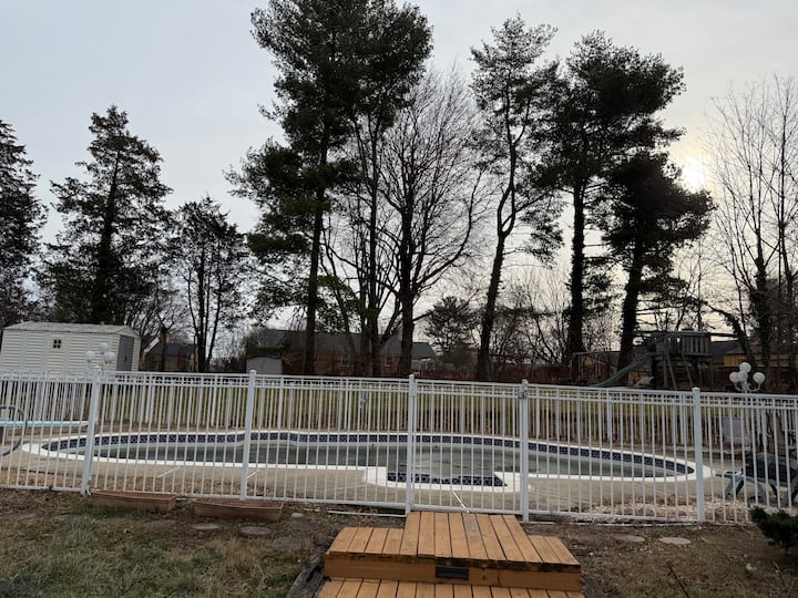 Single House 3 Bedroom 2 Full Bathroom With Pool - Leesburg, VA