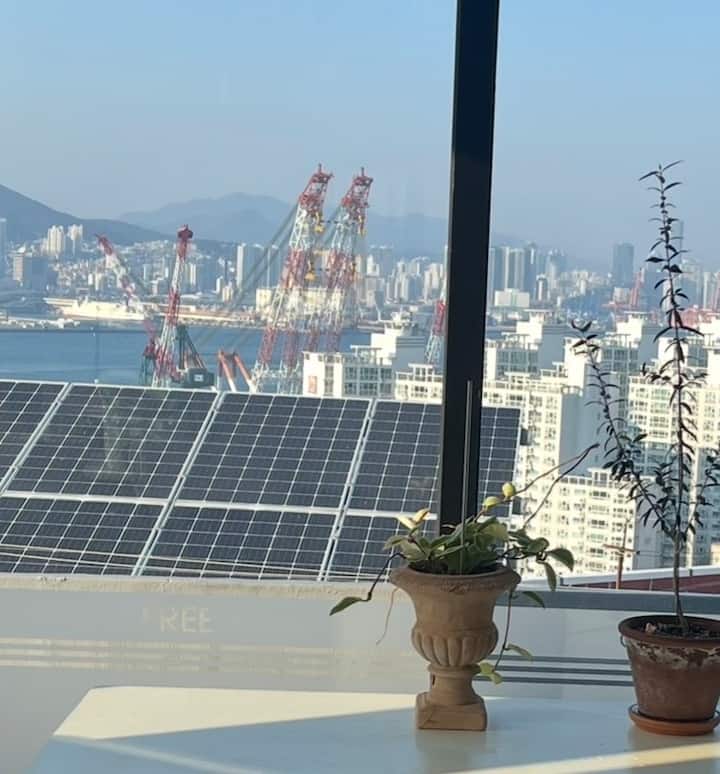 프리하우스
부산항 오션뷰 독채 +2층전망라운지
  부산역10분/흰여울마을5분차량 - Busan