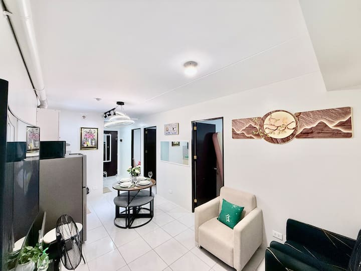 Stylish 3-bedroom | 4 A.c. | 65" Netflix | Washer - Cebu City