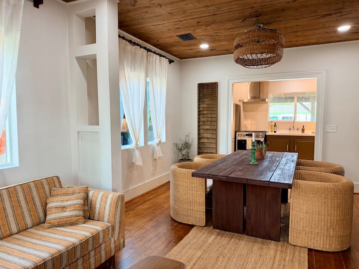 Poolside Villa W/hot Tub Near Rodeo And World Cup - Houston, TX