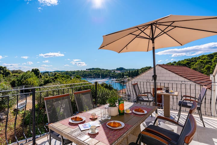 Stylish Apartment With Pool & Sea Views, Near Town - Lumbarda