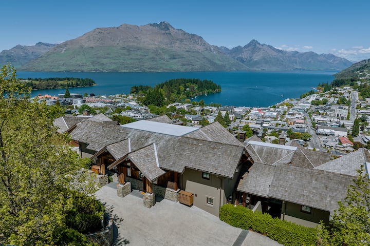 Commonage Close Villa Stunning Lake View - Queenstown, New Zealand