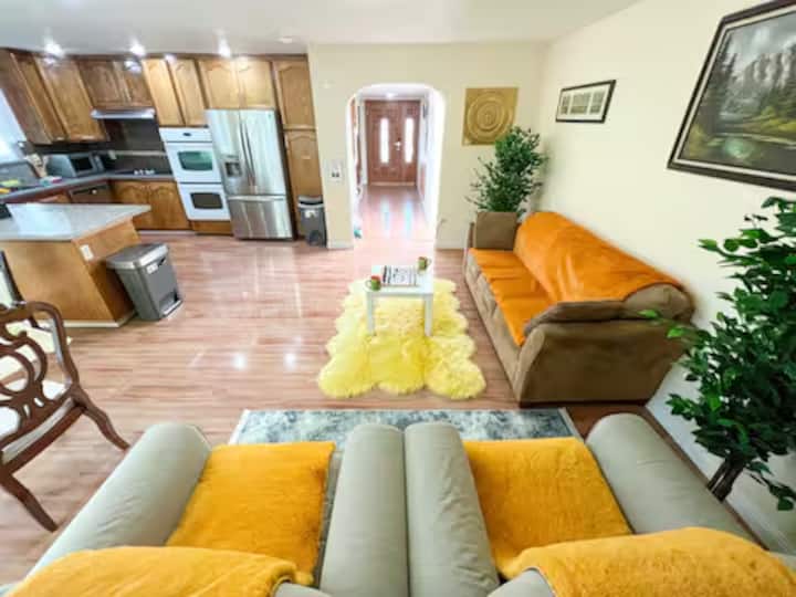 Spacious 5-bedroom Home In San Jose - 밀피타스