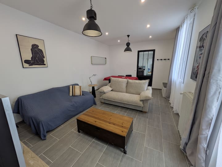 Longère Rénovée Avec 2 Chambres, Cour Et Terrasse - Blois