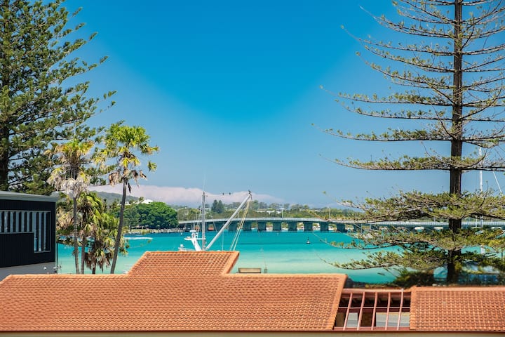 Beach Street Oasis - Central Lake Views - Tuncurry - Forster