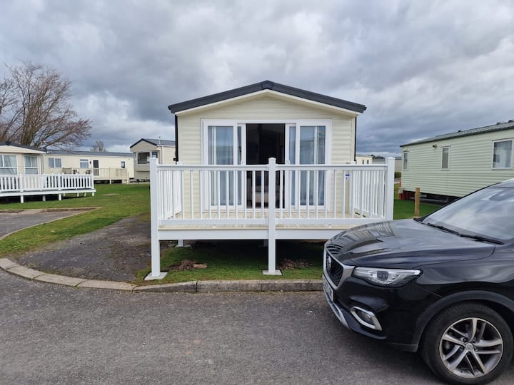 Stunning 3 Bedroom Caravan
(Elms 8) - Porthcawl