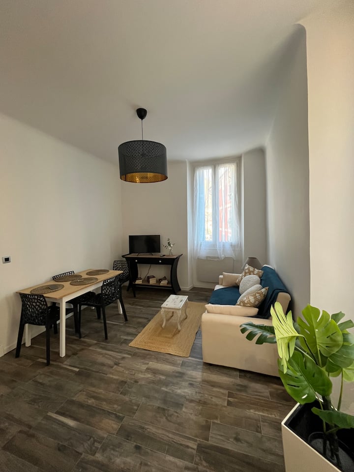 2 P / 4 Couchages Avec Terrasse, Centre Village. - Sospel