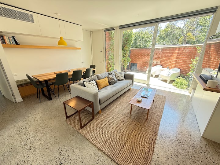 Laneway Loft | Quiet Designer Townhouse + Parking - Brunswick