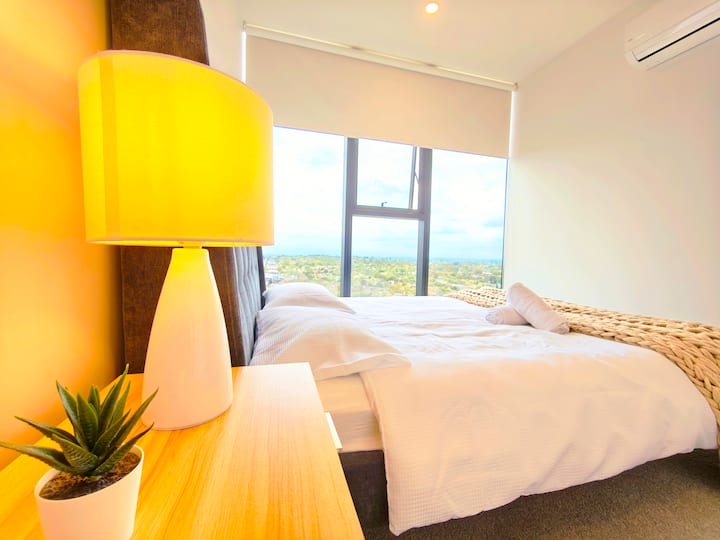 Box Hill Trio 高层3房2卫超大阳台 City View 泳池健身房 免费车位 - Box Hill