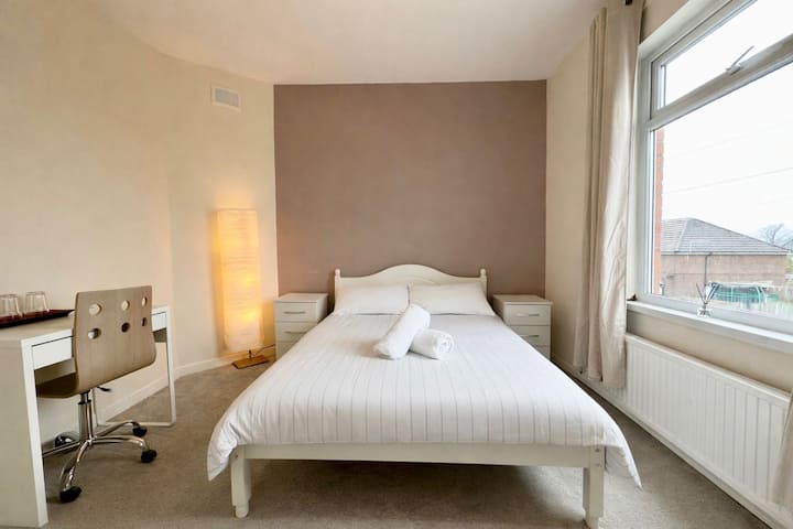 Double Bed With Parking In Manchester-near Etihad - Manchester