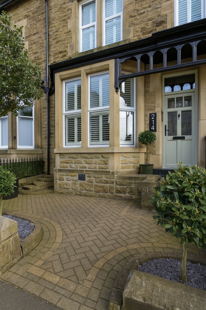 1 Building, 3 One Bed Apartments In Harrogate - 하로게이트