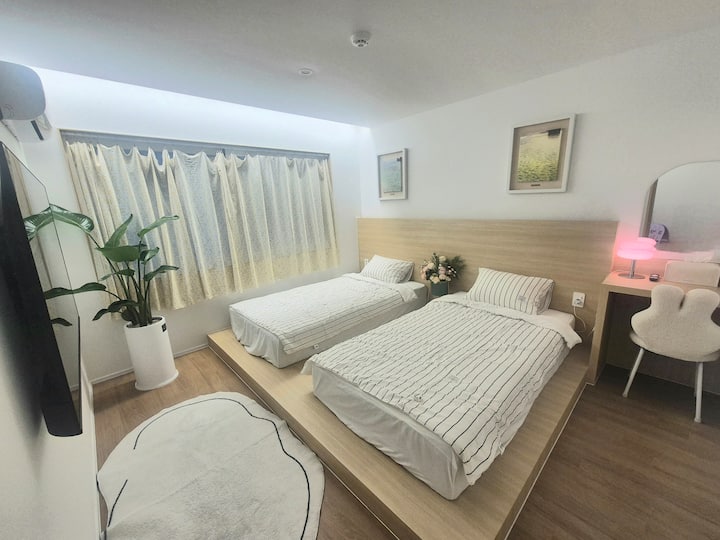 #하단역 5분
#공항.부산역 25분
#애견동반  
#무료주차. 역세권
#감성휴식공간 - Busan