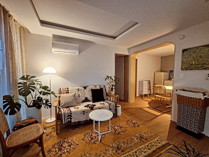 <누룽지>지하철5분-애견동반-신축-밤문화-부산역,공항25분-침실,거실분리형-아담한감성주택 - Busan