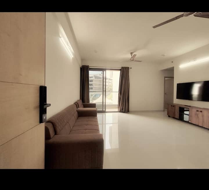 2 Bhk Fully Furnished With Road Side View - Gandhinagar